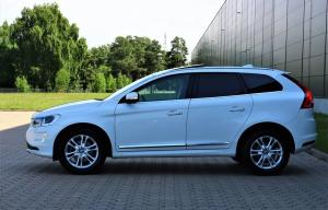 White Volvo XC60 2016 in Riga, with an engine capacity of 2.40 L and mileage of 260 thousand km for 15990 €, photo 4 on AUTOMOTO.COM.LV