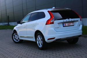 White Volvo XC60 2016 in Riga, with an engine capacity of 2.40 L and mileage of 260 thousand km for 15990 €, photo 5 on AUTOMOTO.COM.LV