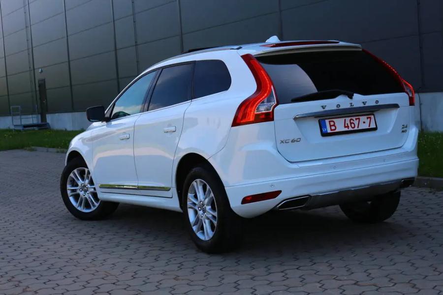 White Volvo XC60 2016 in Riga, with an engine capacity of 2.40 L and mileage of 260 thousand km for 15990 €, photo 5 on AUTOMOTO.COM.LV