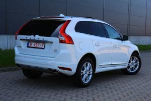 White Volvo XC60 2016 in Riga, with an engine capacity of 2.40 L and mileage of 260 thousand km for 15990 €, photo 6 on AUTOMOTO.COM.LV