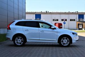 White Volvo XC60 2016 in Riga, with an engine capacity of 2.40 L and mileage of 260 thousand km for 15990 €, photo 7 on AUTOMOTO.COM.LV