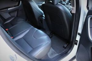 White Volvo XC60 2016 in Riga, with an engine capacity of 2.40 L and mileage of 260 thousand km for 15990 €, photo 15 on AUTOMOTO.COM.LV