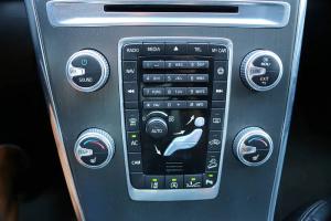 White Volvo XC60 2016 in Riga, with an engine capacity of 2.40 L and mileage of 260 thousand km for 15990 €, photo 16 on AUTOMOTO.COM.LV