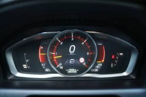 White Volvo XC60 2016 in Riga, with an engine capacity of 2.40 L and mileage of 260 thousand km for 15990 €, photo 17 on AUTOMOTO.COM.LV