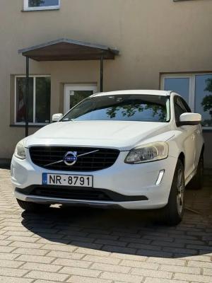 White Volvo XC60 2016 in Riga, with an engine capacity of 2.40 L and mileage of 267 thousand km for 12800 €, photo 3 on AUTOMOTO.COM.LV