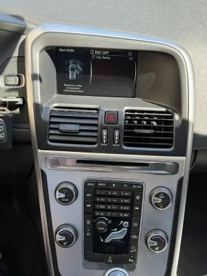 White Volvo XC60 2016 in Riga, with an engine capacity of 2.40 L and mileage of 267 thousand km for 12800 €, photo 8 on AUTOMOTO.COM.LV