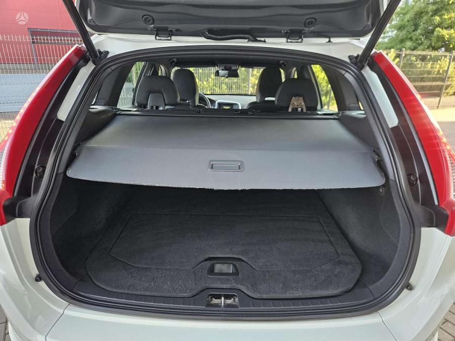 Balts Volvo XC60 2016 Kauņa, ar dzinēja tilpumu 1.97 L un nobraukumu 230 tūkst. km par 9700 €, foto 27 vietnē AUTOMOTO.COM.LV