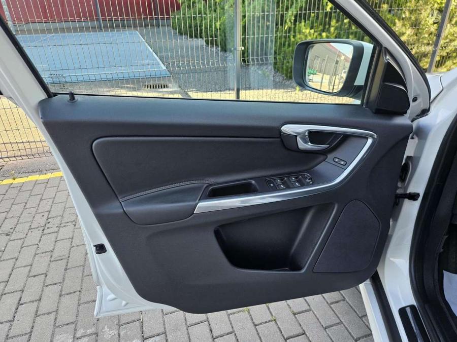 Balts Volvo XC60 2016 Kauņa, ar dzinēja tilpumu 1.97 L un nobraukumu 230 tūkst. km par 9700 €, foto 34 vietnē AUTOMOTO.COM.LV