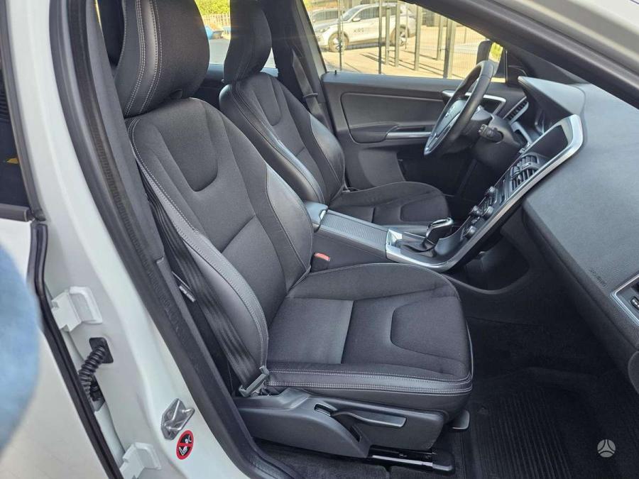 Balts Volvo XC60 2016 Kauņa, ar dzinēja tilpumu 1.97 L un nobraukumu 230 tūkst. km par 9700 €, foto 35 vietnē AUTOMOTO.COM.LV