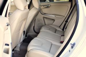 White Volvo XC60 2016 in Kretinga, with an engine capacity of 2.00 L and mileage of 210 thousand km for 12999 €, photo 17 on AUTOMOTO.COM.LV