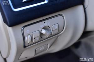 White Volvo XC60 2016 in Kretinga, with an engine capacity of 2.00 L and mileage of 210 thousand km for 12999 €, photo 19 on AUTOMOTO.COM.LV
