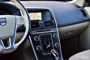 White Volvo XC60 2016 in Kretinga, with an engine capacity of 2.00 L and mileage of 210 thousand km for 12999 €, photo 30 on AUTOMOTO.COM.LV