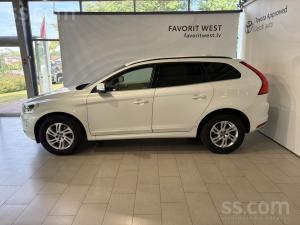 White Volvo XC60 2016 in Ventspils, with an engine capacity of 2.00 L and mileage of 140 thousand km for 14500 €, photo 3 on AUTOMOTO.COM.LV