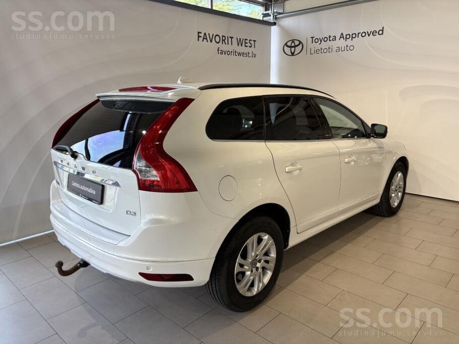 White Volvo XC60 2016 in Ventspils, with an engine capacity of 2.00 L and mileage of 140 thousand km for 14500 €, photo 5 on AUTOMOTO.COM.LV