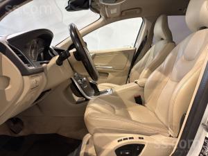 White Volvo XC60 2016 in Ventspils, with an engine capacity of 2.00 L and mileage of 140 thousand km for 14500 €, photo 6 on AUTOMOTO.COM.LV