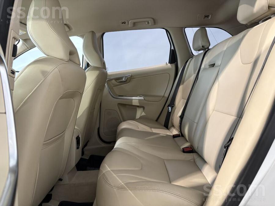 White Volvo XC60 2016 in Ventspils, with an engine capacity of 2.00 L and mileage of 140 thousand km for 14500 €, photo 7 on AUTOMOTO.COM.LV