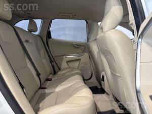 White Volvo XC60 2016 in Ventspils, with an engine capacity of 2.00 L and mileage of 140 thousand km for 14500 €, photo 9 on AUTOMOTO.COM.LV