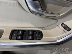 White Volvo XC60 2016 in Ventspils, with an engine capacity of 2.00 L and mileage of 140 thousand km for 14500 €, photo 13 on AUTOMOTO.COM.LV