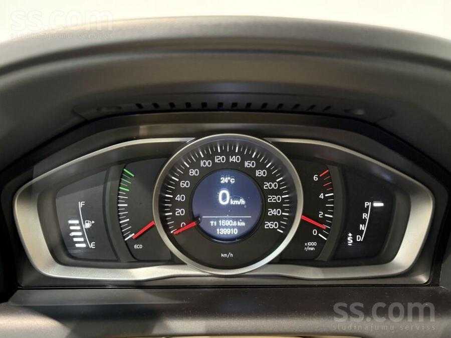 White Volvo XC60 2016 in Ventspils, with an engine capacity of 2.00 L and mileage of 140 thousand km for 14500 €, photo 21 on AUTOMOTO.COM.LV