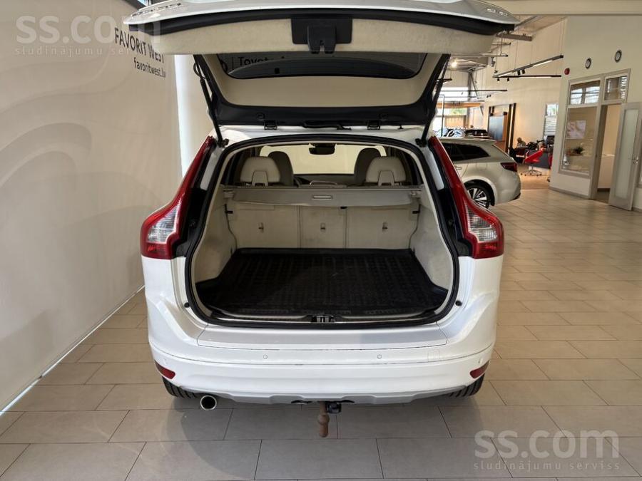 White Volvo XC60 2016 in Ventspils, with an engine capacity of 2.00 L and mileage of 140 thousand km for 14500 €, photo 24 on AUTOMOTO.COM.LV