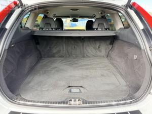 White Volvo XC60 2016 in Riga, with an engine capacity of 2.00 L and mileage of 247 thousand km for 13995 €, photo 7 on AUTOMOTO.COM.LV