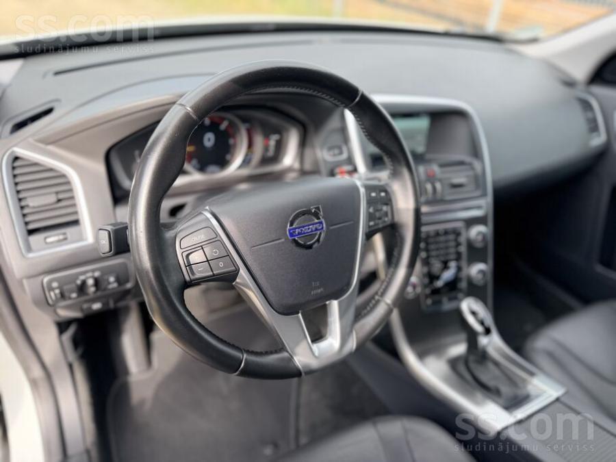 White Volvo XC60 2016 in Riga, with an engine capacity of 2.00 L and mileage of 247 thousand km for 13995 €, photo 11 on AUTOMOTO.COM.LV