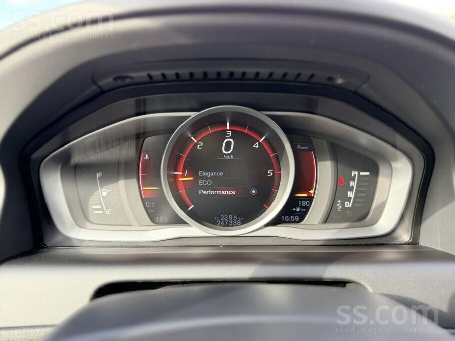 White Volvo XC60 2016 in Riga, with an engine capacity of 2.00 L and mileage of 247 thousand km for 13995 €, photo 16 on AUTOMOTO.COM.LV