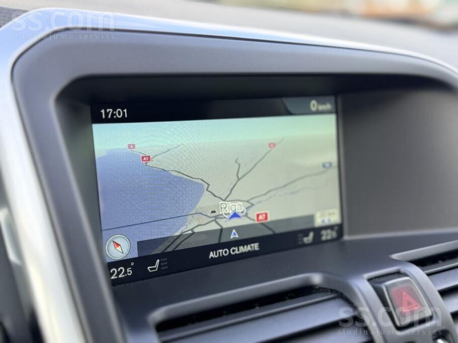 White Volvo XC60 2016 in Riga, with an engine capacity of 2.00 L and mileage of 247 thousand km for 13995 €, photo 22 on AUTOMOTO.COM.LV