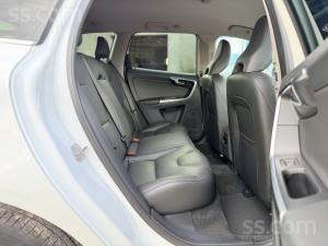 White Volvo XC60 2016 in Riga, with an engine capacity of 2.00 L and mileage of 247 thousand km for 13995 €, photo 26 on AUTOMOTO.COM.LV