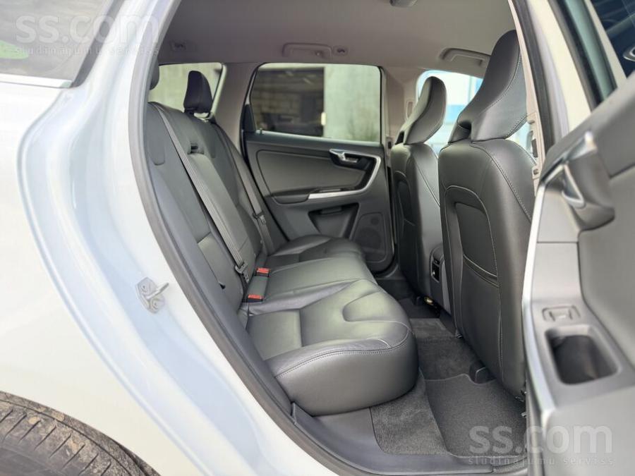 White Volvo XC60 2016 in Riga, with an engine capacity of 2.00 L and mileage of 247 thousand km for 13995 €, photo 26 on AUTOMOTO.COM.LV