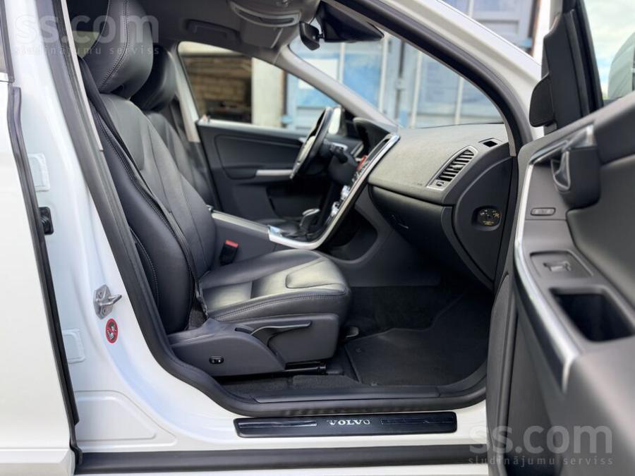 White Volvo XC60 2016 in Riga, with an engine capacity of 2.00 L and mileage of 247 thousand km for 13995 €, photo 27 on AUTOMOTO.COM.LV