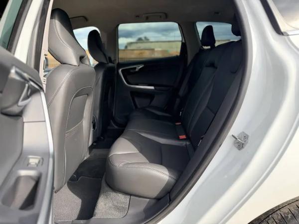 Balts Volvo XC60 2016 Rīga, ar dzinēja tilpumu 2.00 L un nobraukumu 247 tūkst. km par 13995 €, foto 8 vietnē AUTOMOTO.COM.LV