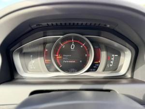 Balts Volvo XC60 2016 Rīga, ar dzinēja tilpumu 2.00 L un nobraukumu 247 tūkst. km par 13995 €, foto 16 vietnē AUTOMOTO.COM.LV