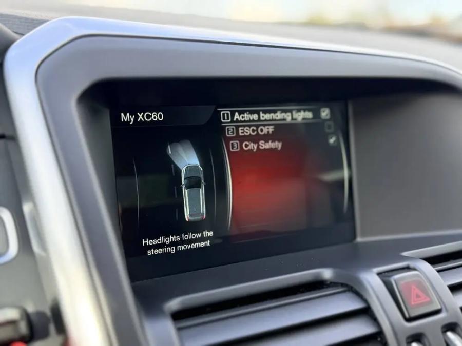 Balts Volvo XC60 2016 Rīga, ar dzinēja tilpumu 2.00 L un nobraukumu 247 tūkst. km par 13995 €, foto 17 vietnē AUTOMOTO.COM.LV