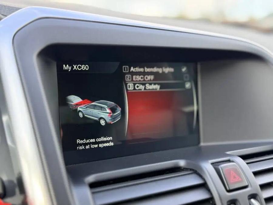 Balts Volvo XC60 2016 Rīga, ar dzinēja tilpumu 2.00 L un nobraukumu 247 tūkst. km par 13995 €, foto 18 vietnē AUTOMOTO.COM.LV