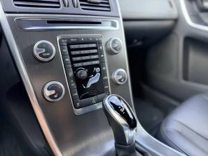 Balts Volvo XC60 2016 Rīga, ar dzinēja tilpumu 2.00 L un nobraukumu 247 tūkst. km par 13995 €, foto 25 vietnē AUTOMOTO.COM.LV