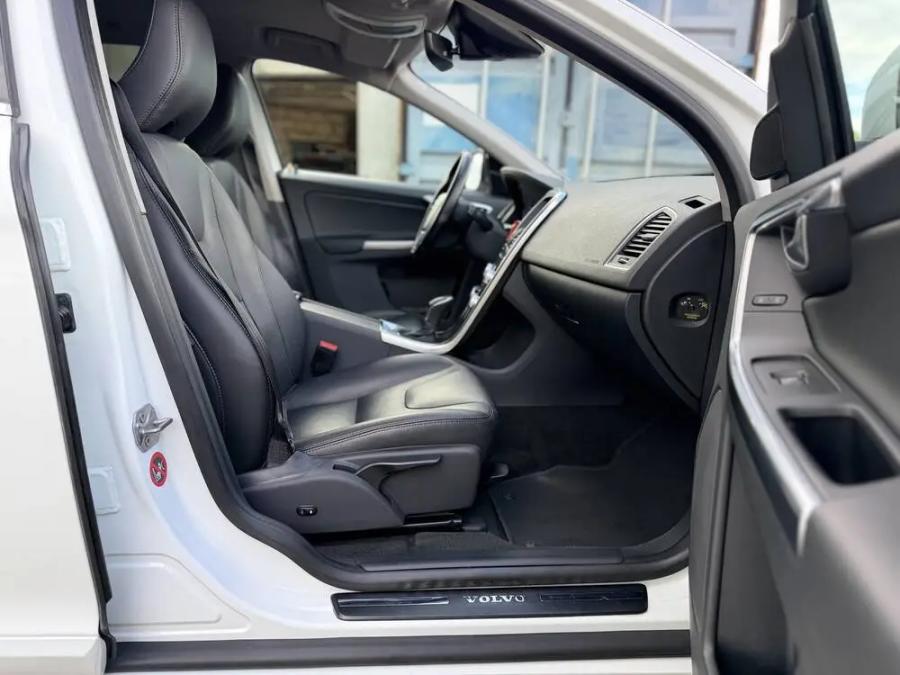 Balts Volvo XC60 2016 Rīga, ar dzinēja tilpumu 2.00 L un nobraukumu 247 tūkst. km par 13995 €, foto 27 vietnē AUTOMOTO.COM.LV