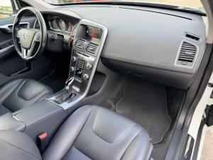 Balts Volvo XC60 2016 Rīga, ar dzinēja tilpumu 2.00 L un nobraukumu 247 tūkst. km par 13995 €, foto 28 vietnē AUTOMOTO.COM.LV
