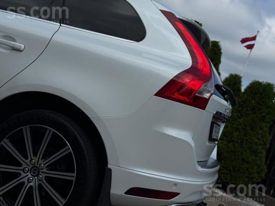 White Volvo XC60 2016 in Jelgava, with an engine capacity of 2.40 L and mileage of 0 thousand km for 16200 €, photo 8 on AUTOMOTO.COM.LV