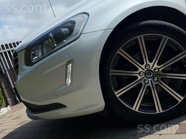 Balts Volvo XC60 2016 Jelgava, ar dzinēja tilpumu 2.40 L un nobraukumu 0 tūkst. km par 16200 €, foto 9 vietnē AUTOMOTO.COM.LV