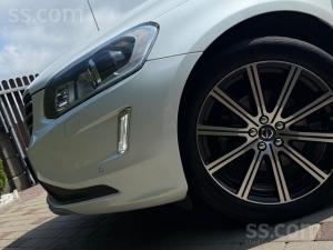White Volvo XC60 2016 in Jelgava, with an engine capacity of 2.40 L and mileage of 0 thousand km for 16200 €, photo 10 on AUTOMOTO.COM.LV