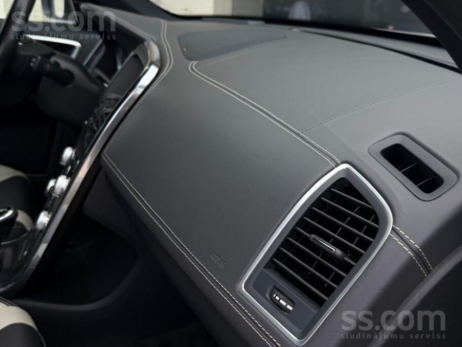 White Volvo XC60 2016 in Jelgava, with an engine capacity of 2.40 L and mileage of 0 thousand km for 16200 €, photo 21 on AUTOMOTO.COM.LV