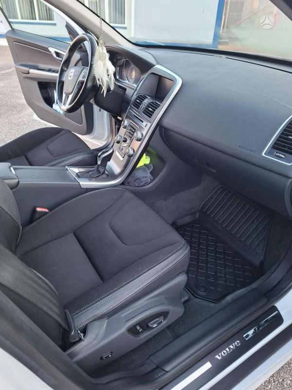 White Volvo XC60 2016 in Klaipeda, with an engine capacity of 1.97 L and mileage of 199 thousand km for 14500 €, photo 2 on AUTOMOTO.COM.LV