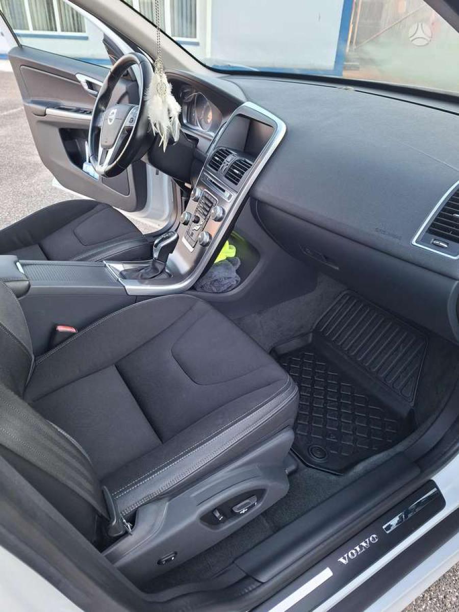 White Volvo XC60 2016 in Klaipeda, with an engine capacity of 1.97 L and mileage of 199 thousand km for 14500 €, photo 3 on AUTOMOTO.COM.LV