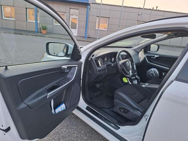 White Volvo XC60 2016 in Klaipeda, with an engine capacity of 1.97 L and mileage of 199 thousand km for 14500 €, photo 7 on AUTOMOTO.COM.LV