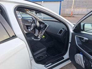 White Volvo XC60 2016 in Klaipeda, with an engine capacity of 1.97 L and mileage of 199 thousand km for 14500 €, photo 9 on AUTOMOTO.COM.LV