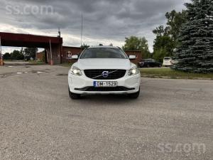 White Volvo XC60 2016 in Cesis, with an engine capacity of 2.00 L and mileage of 0 thousand km for 11900 €, photo 3 on AUTOMOTO.COM.LV