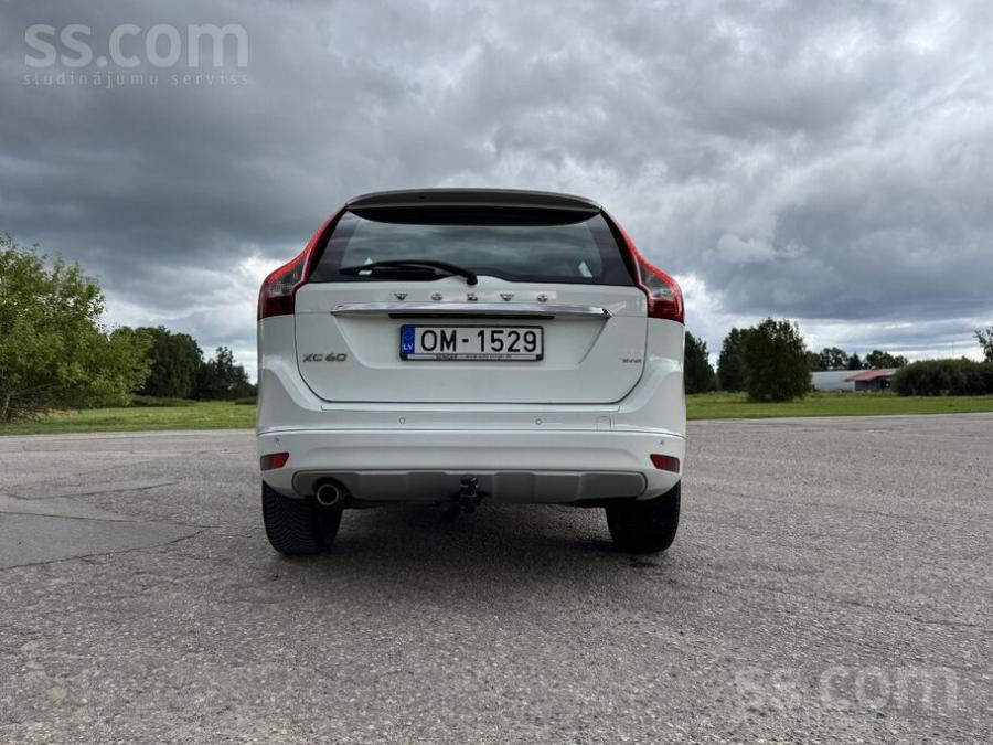 White Volvo XC60 2016 in Cesis, with an engine capacity of 2.00 L and mileage of 0 thousand km for 11900 €, photo 8 on AUTOMOTO.COM.LV