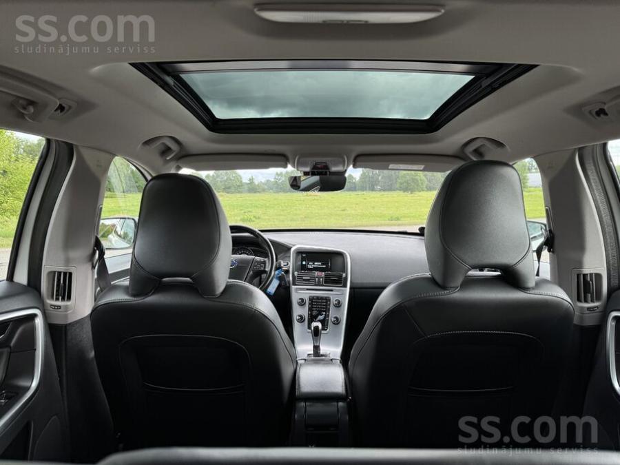 White Volvo XC60 2016 in Cesis, with an engine capacity of 2.00 L and mileage of 0 thousand km for 11900 €, photo 14 on AUTOMOTO.COM.LV