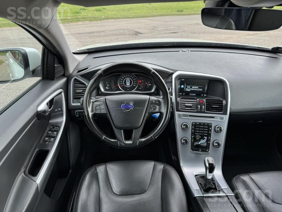 White Volvo XC60 2016 in Cesis, with an engine capacity of 2.00 L and mileage of 0 thousand km for 11900 €, photo 18 on AUTOMOTO.COM.LV